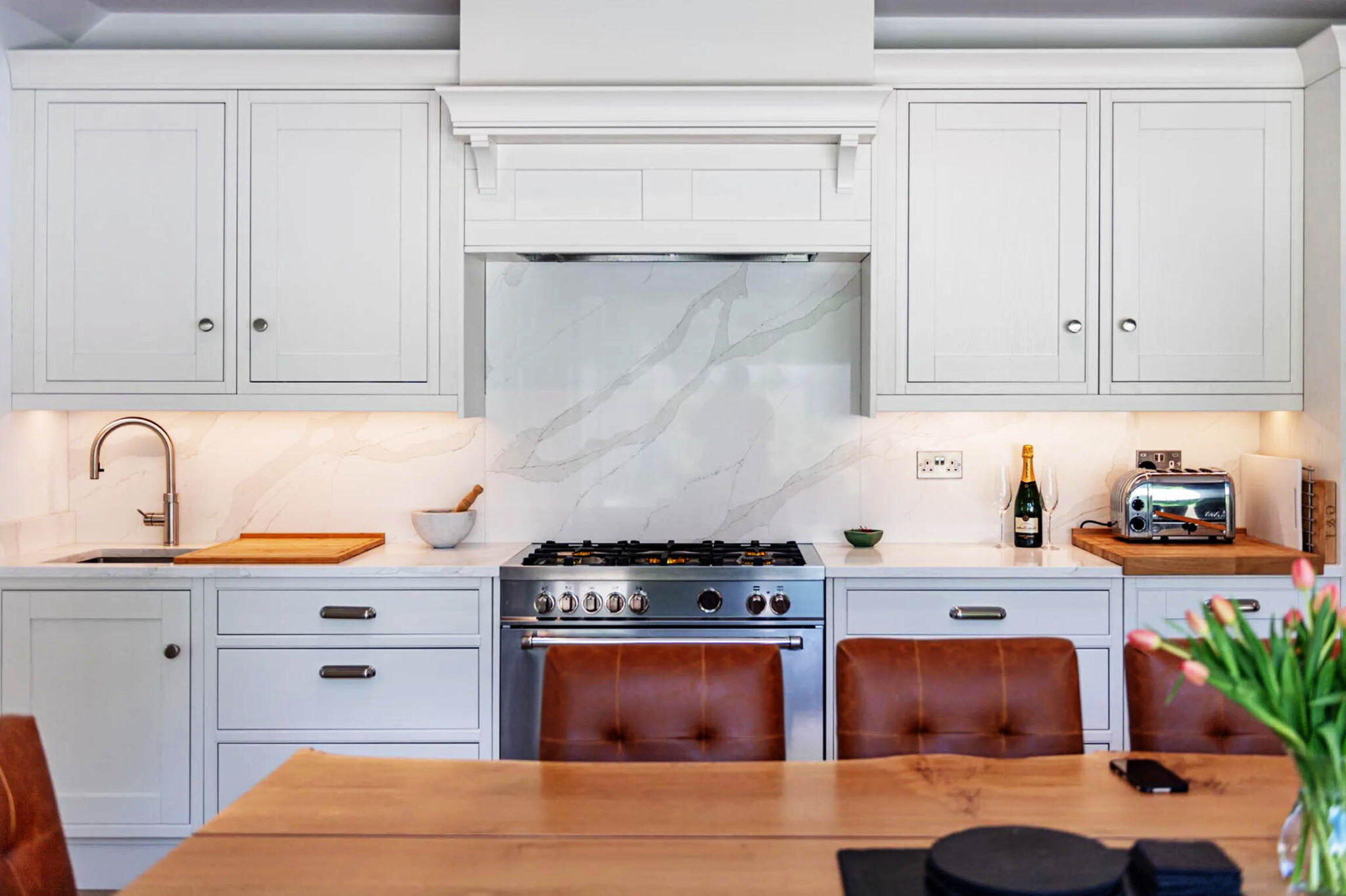 QUARTZ SPLASHBACKS TO MATCH QUARTZ WORKTOPS