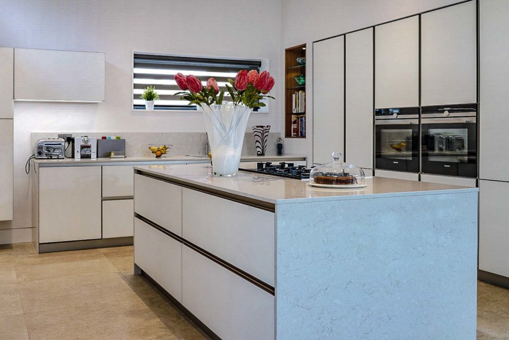 THIN QUARTZ WORKTOPS: CHALLENGES AND SOLUTIONS